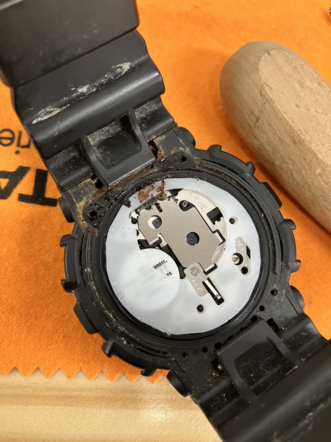 G-SHOCKの電池交換徹底ガイド!寿命から自分でする方法まで完全解説 - a little bit